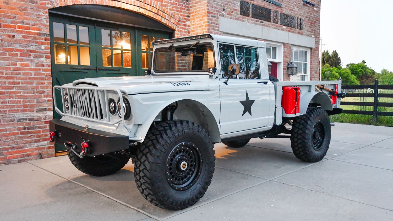 Custom Kaiser Jeep M715